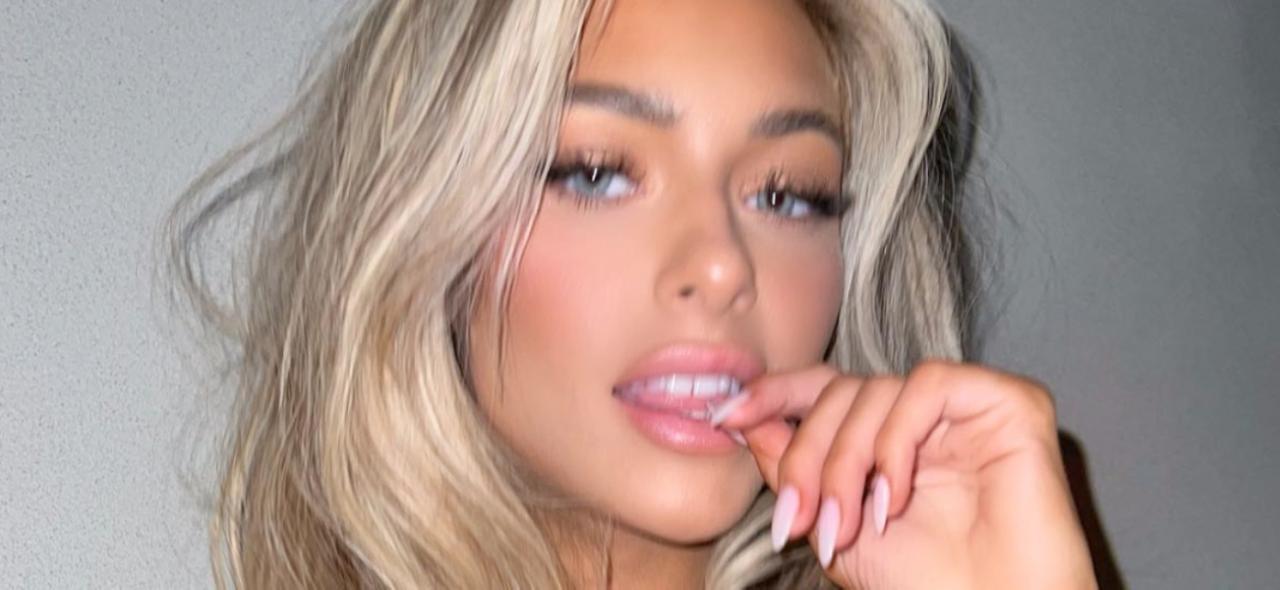 Hannah Palmer Highlights The 'Best Bumps' In Plunging Swimsuit