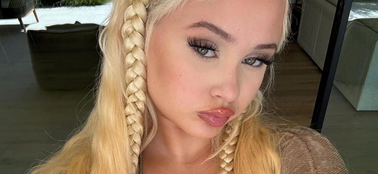 Alabama Barker In A Cheeky Green Bikini Is Deemed 'Body Goals'