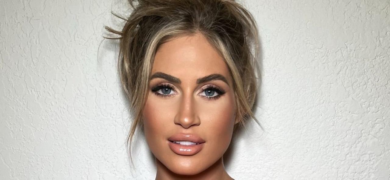 Karin Hart Looks 'Absolutely Stunning' In New Bikini Photo