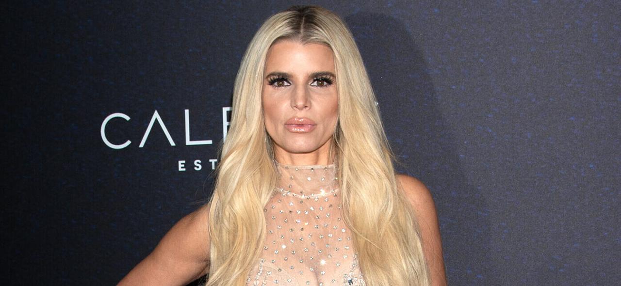 Jessica Simpson Makes Jaws Drop In A Plunging Swimsuit