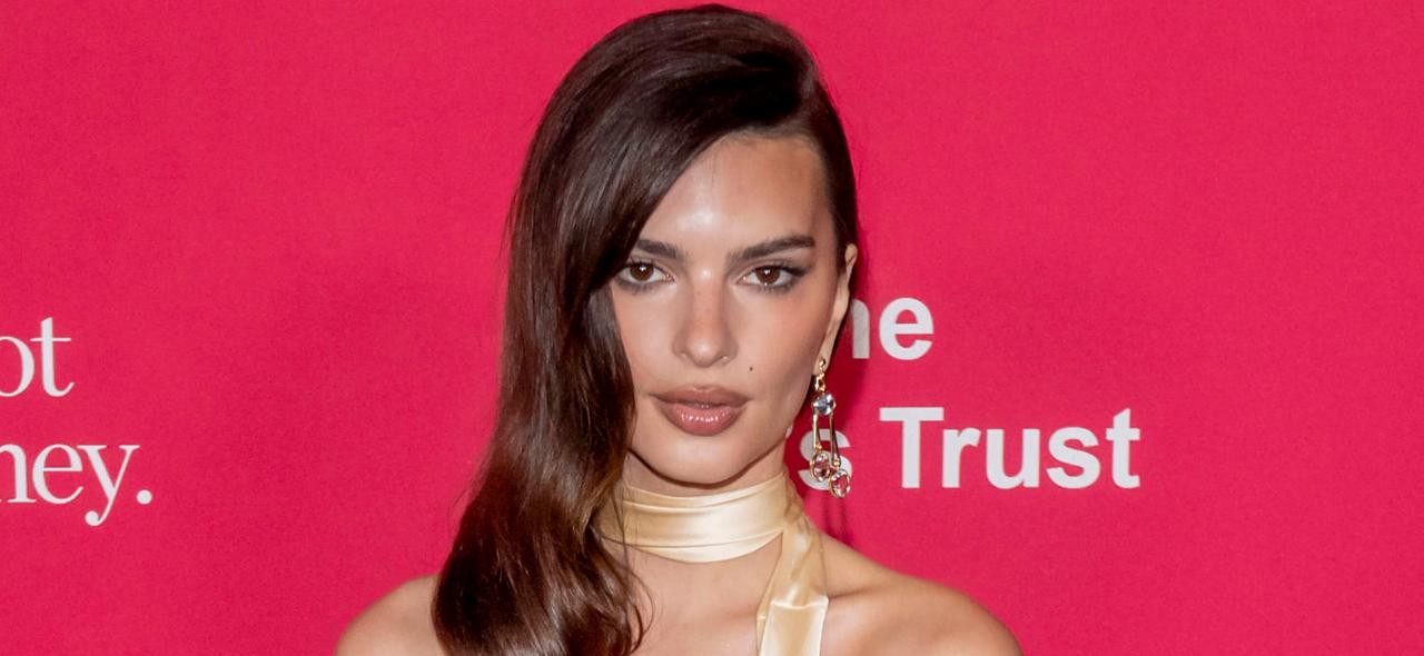 Emily Ratajkowski Heats Up Rio De Janeiro In Tiny String Bikinis