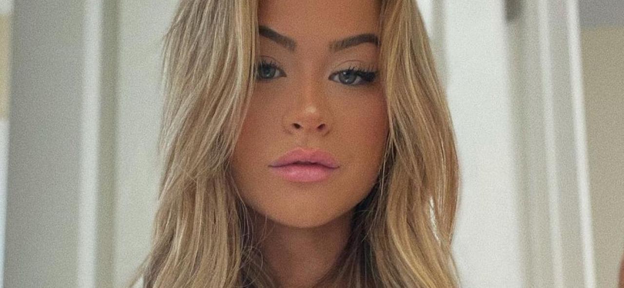 Emily Elizabeth Teases Spillage In A New Stunning Bikini Photo