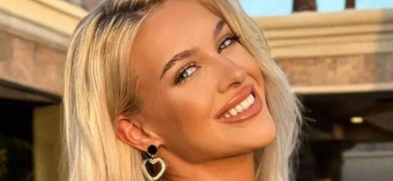 Veronika Rajek Braless By Car Is 'The Right Amount Of Trouble'