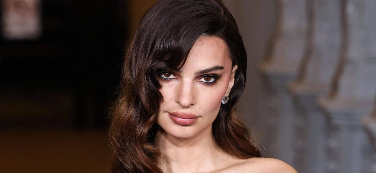 Emily Ratajkowski Teases Cleavage In An Open Blazer