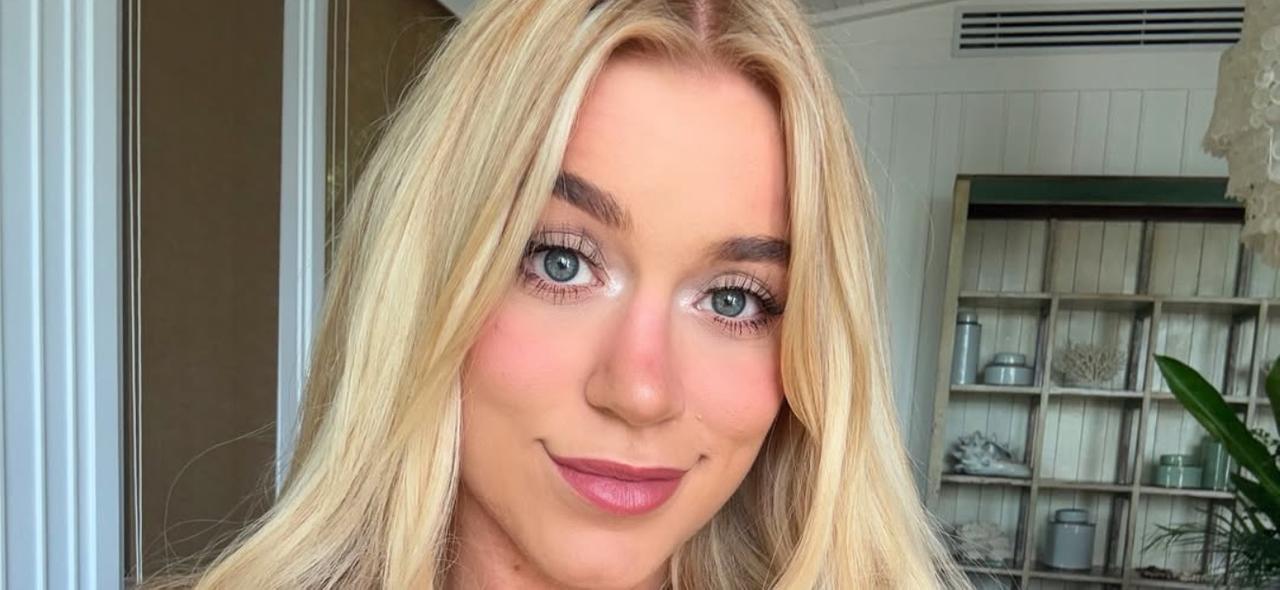 Elle Brooke Bares Hard-Rock Abs In Leopard-Print Bikini Selfie