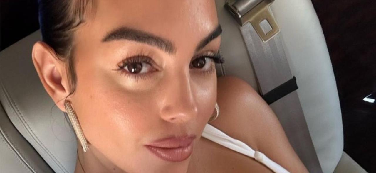 Fans Tell Georgina Rodríguez To ‘Have Respect’ After Cheeky Poolside Snap
