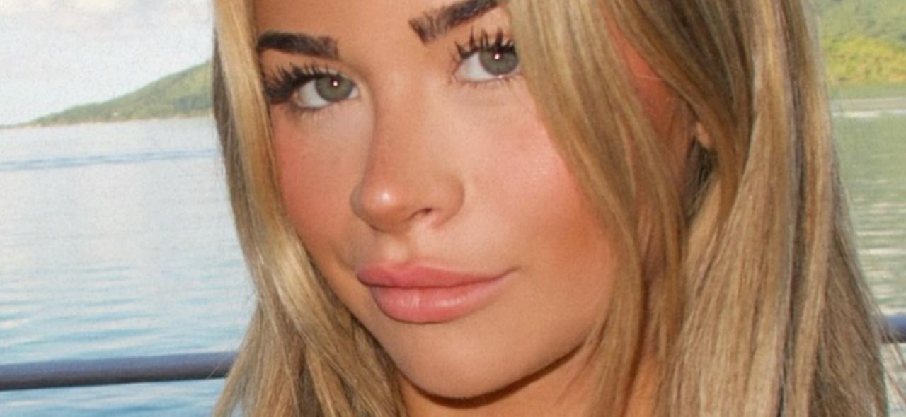 Emily Elizabeth In Black Bikini Shows Off Her 'Pineapples' In Hawaii