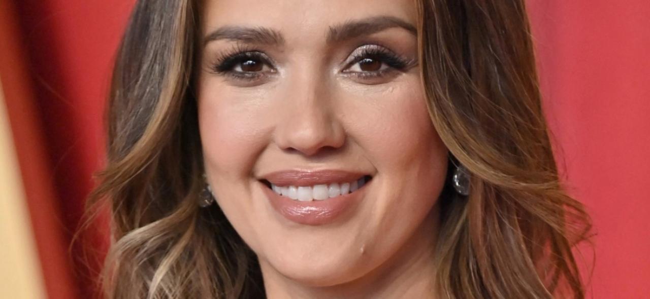 Jessica Alba 'Breathtaking' While Sunkissed In Nipple-Baring Bikini