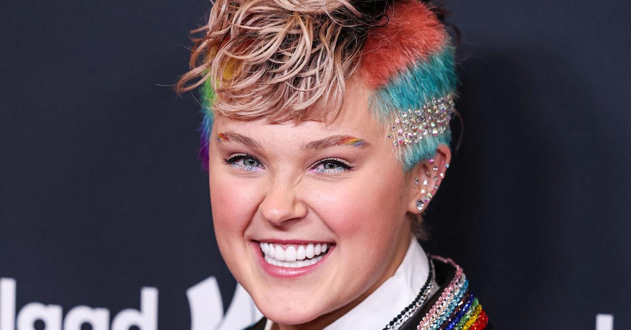 JoJo Siwa Fan Kicked Out Over Hoodie Sparks Viral Backlash