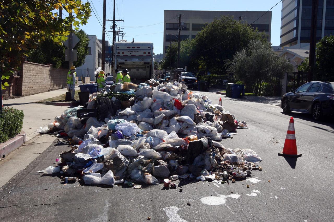 Hollywood Agent's Son Sam Haskell Jr. Dies By Suicide In Jail