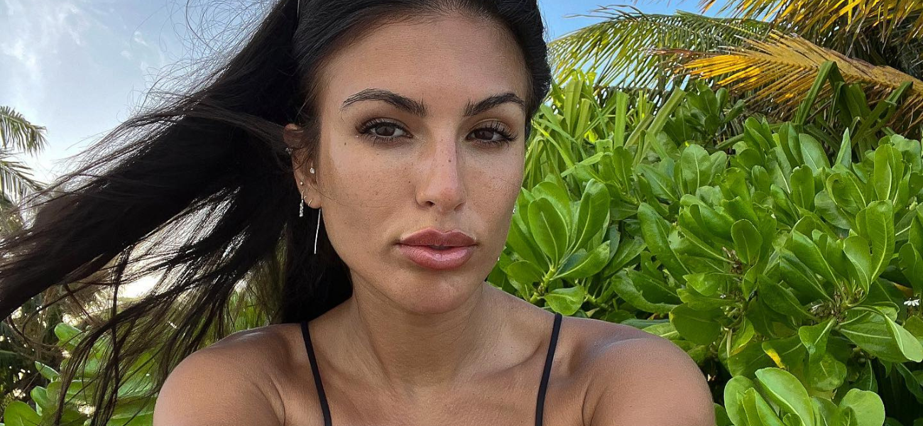 Emily Faye Miller In Tiny Two-Piece Can’t Say ‘No’ To A Boat