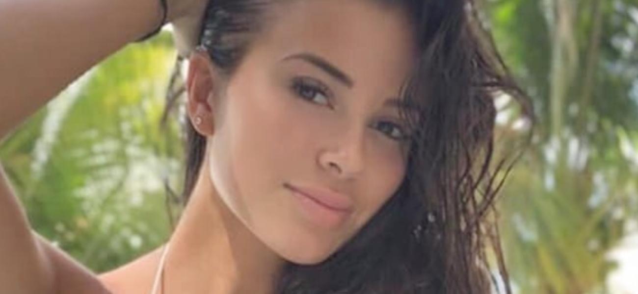 Rachel Bush Grabs Chest In 'Morning' Bikini Showoff