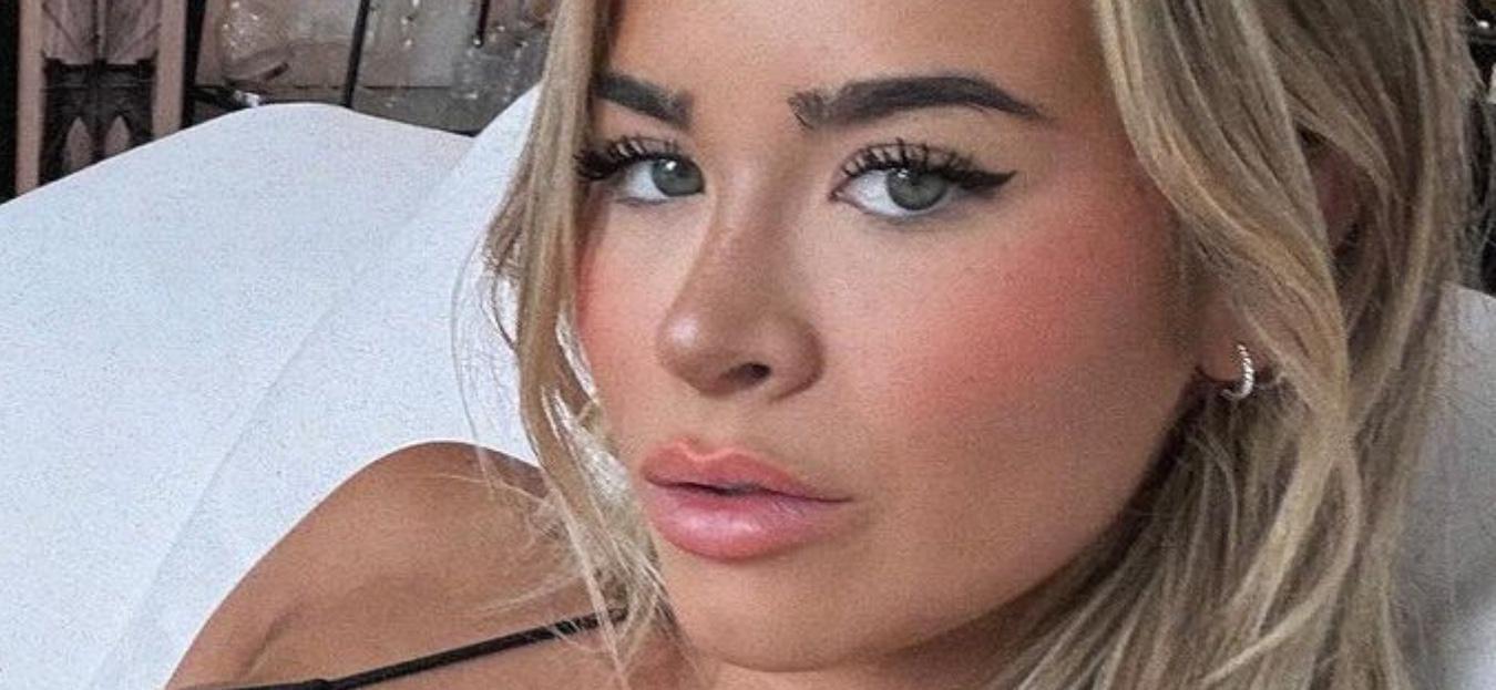 Emily Elizabeth Bares 'Best Body In The World' In Black Bikini