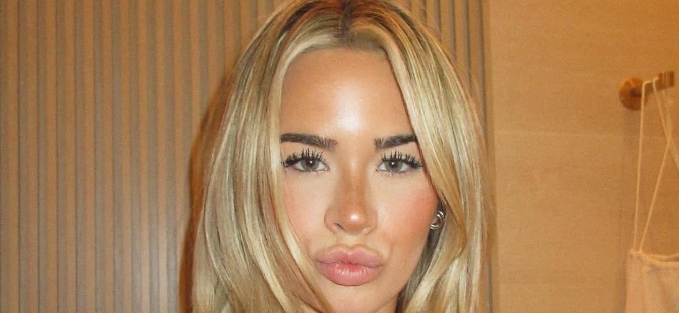 Emily Elizabeth Tugging On Printed Bikini Looks 'Scorching Hot'