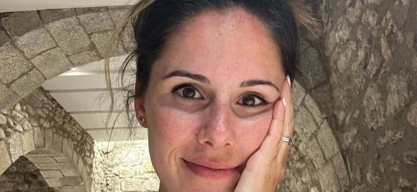 Speed Skater Alexandra Ianculescu Stuns In Cheeky Bikini Selfie