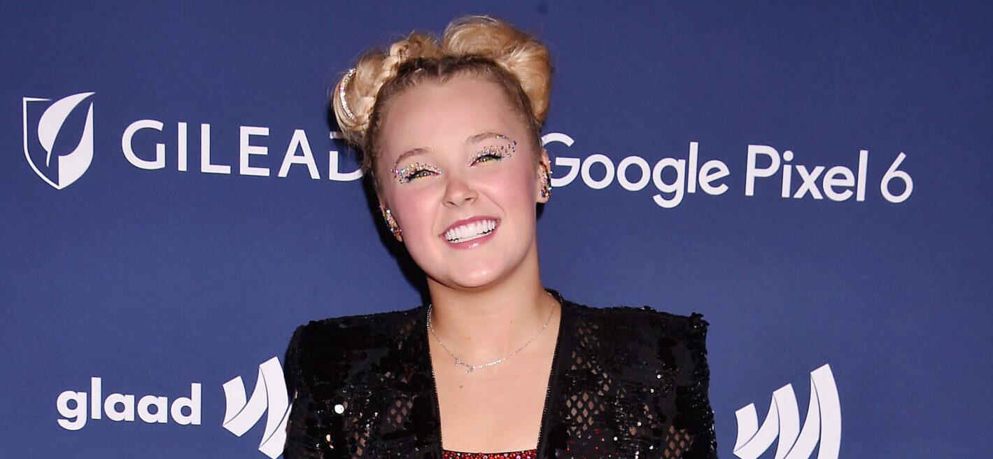 JoJo Siwa Puts Her Ripped Abs On Display In Inspirational Post