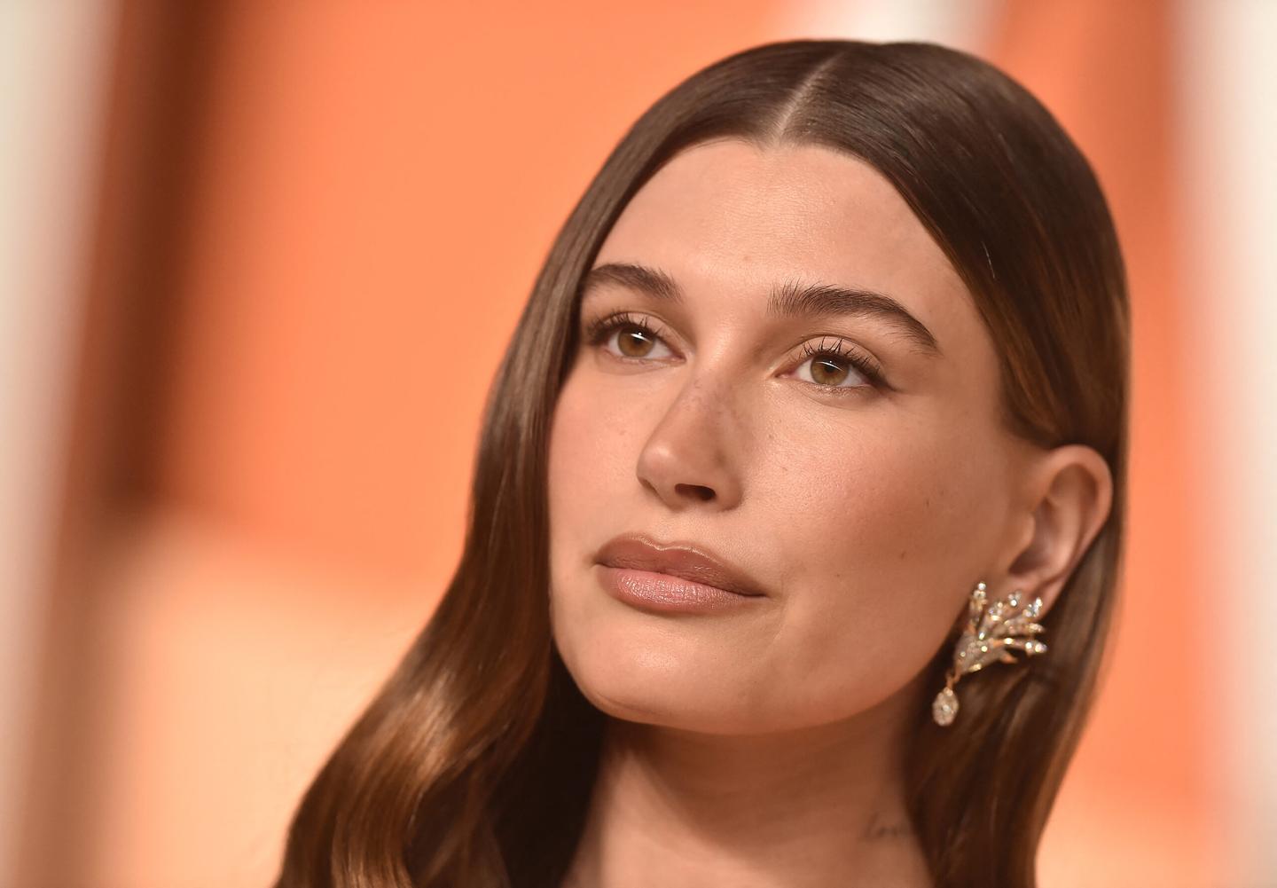 Hailey Bieber Flies Solo At Vanity Fair Oscar Party Amid Split Rumors