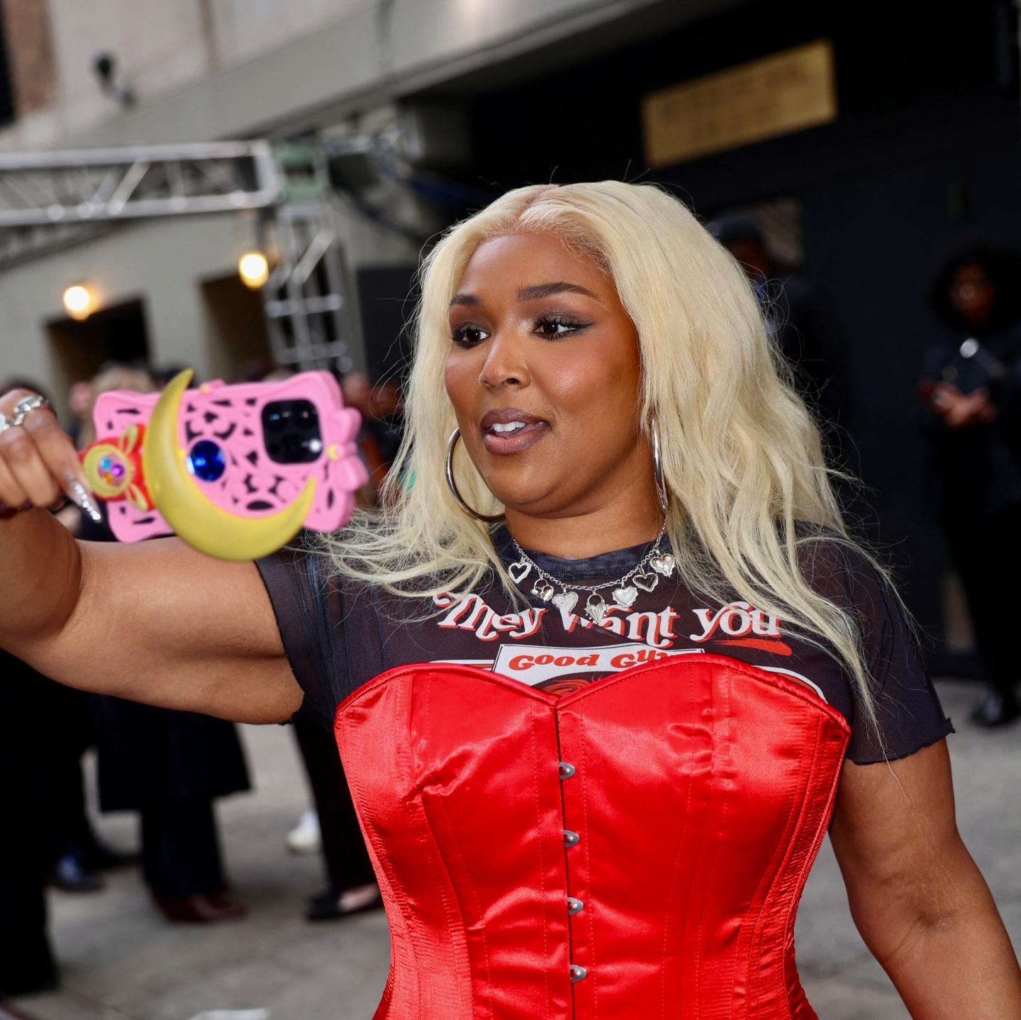 Lizzo Puts Her Extreme Weight Loss On Display In New Snaps