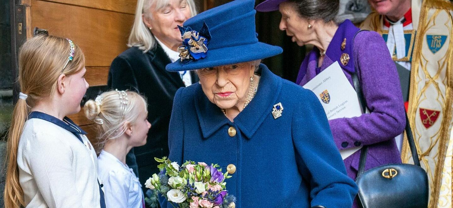 Queen Elizabeth Seen Using A Cane, But She's Doing Just Fine