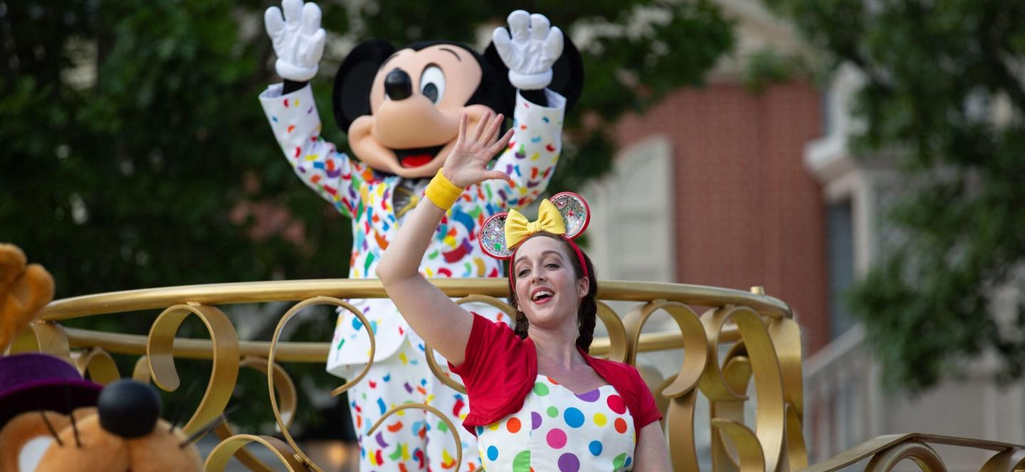 Disney Animatronic Malfunctions, Emanates Smoke and Liquid