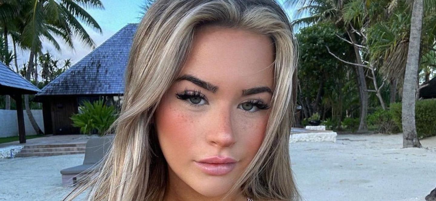 Emily Elizabeth Gives The Best Balcony View In Her Tight Bikini