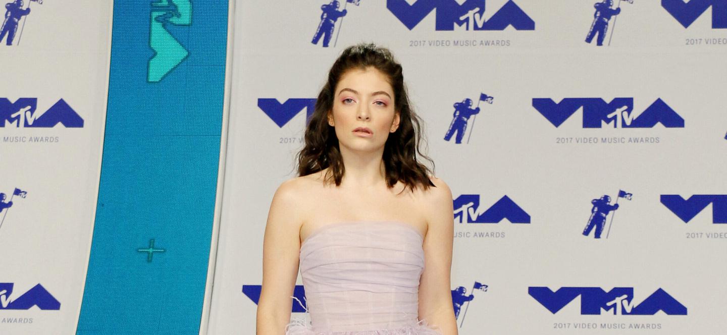 Lorde's Latest Social Media Pic Sparks Concern Among Fans