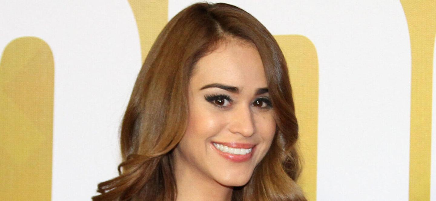 World's Sexiest Weather Girl Yanet Garcia Spreads Legs In Bikini