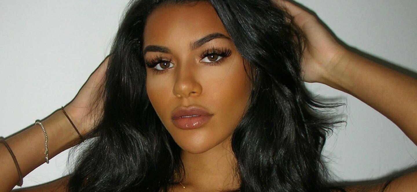 Izzy Fairthorne In Bikini Selfie Wants You To Join Her 'Girl Gang'