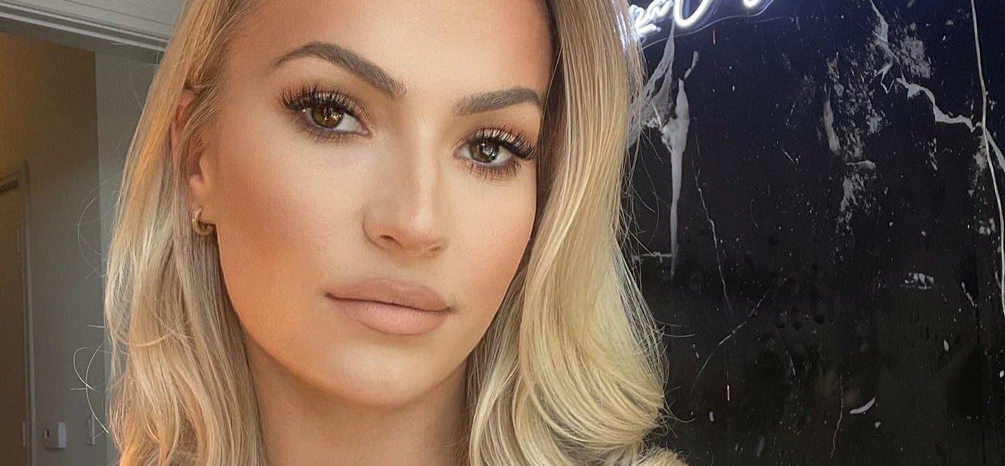 Dak Prescott’s GF Natalie Buffett Wins Christmas With A Cut-Out Black Dress