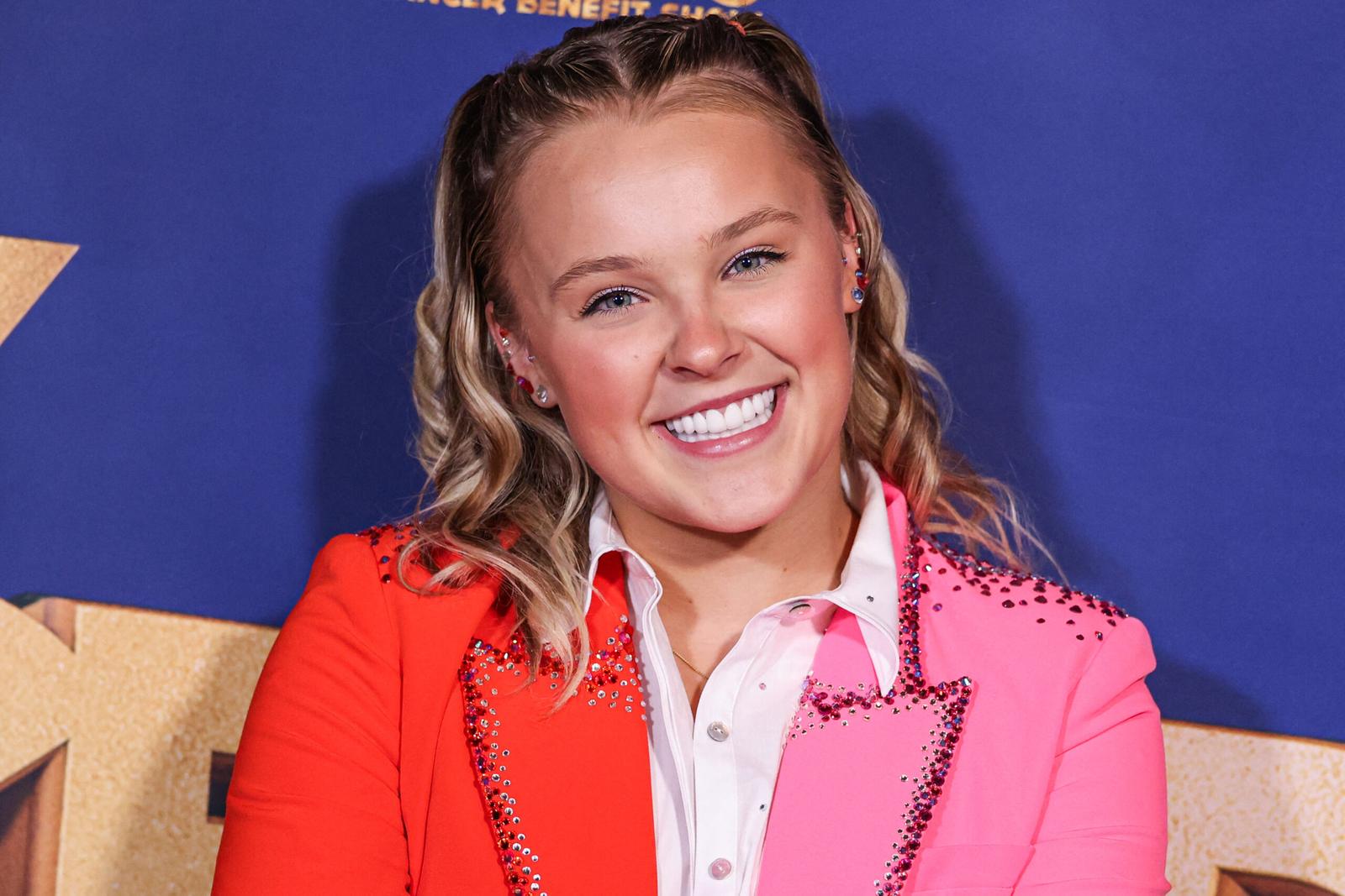 JoJo Siwa Sparks Backlash After Saying She Felt 'Pressure' To Identify ...