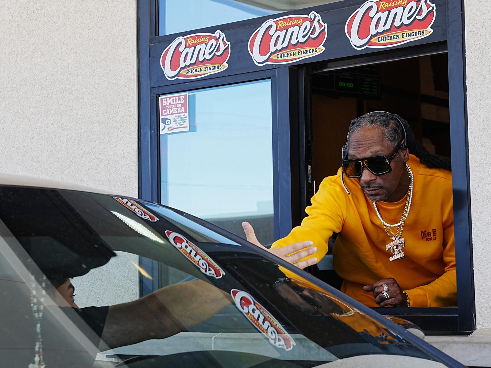 Snoop Dogg Earns 'Employee Of The Month' At Raising Cane