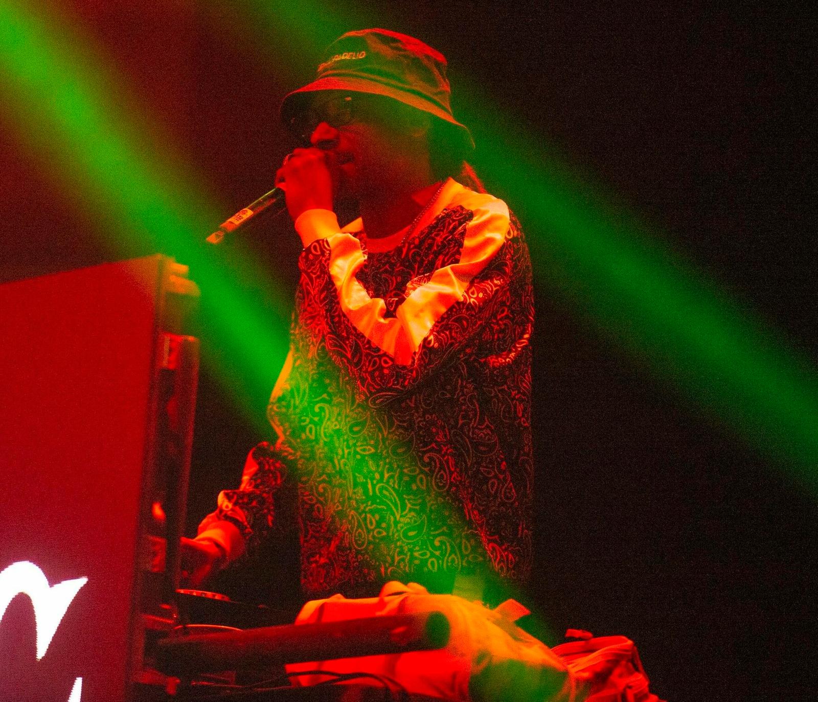 Snoop Dogg's Personal Blunt Roller Reveals Rapper's Secrets!