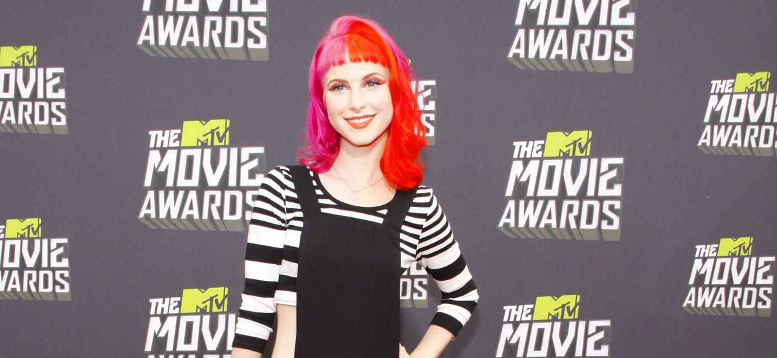Hayley Williams In Green Bikini Shows What's 'Wrong With Mainstream Media'