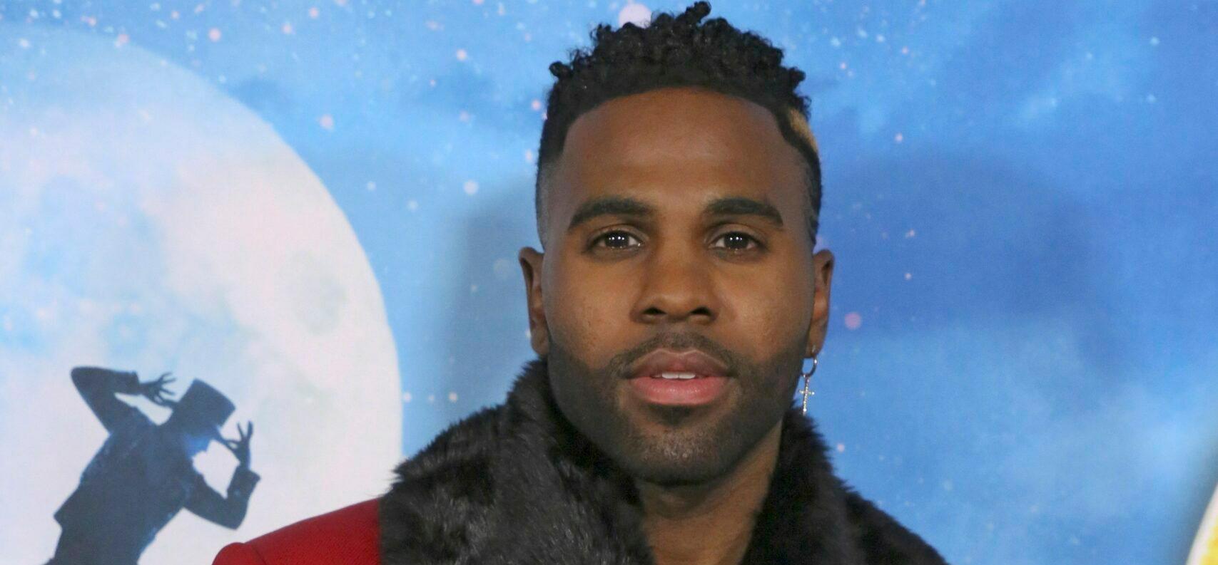 Jason Derulo Surprises Waiter With Amazing Tip