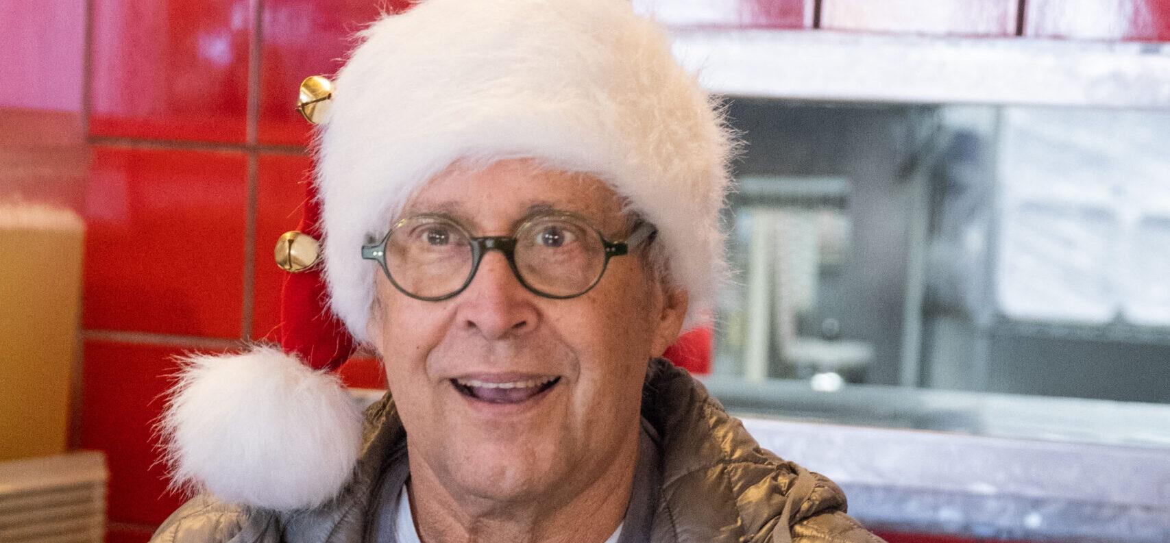 Chevy Chase Shows Up At Family's 'Christmas Vacation' House