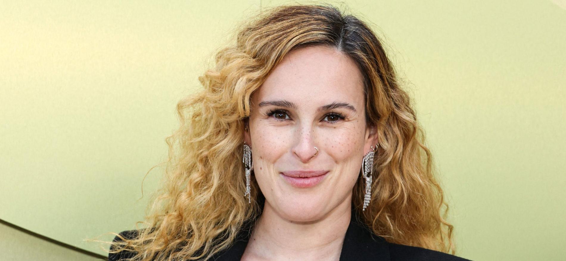 Rumer Willis Shares Adorable Family Pics In New Year's First Post