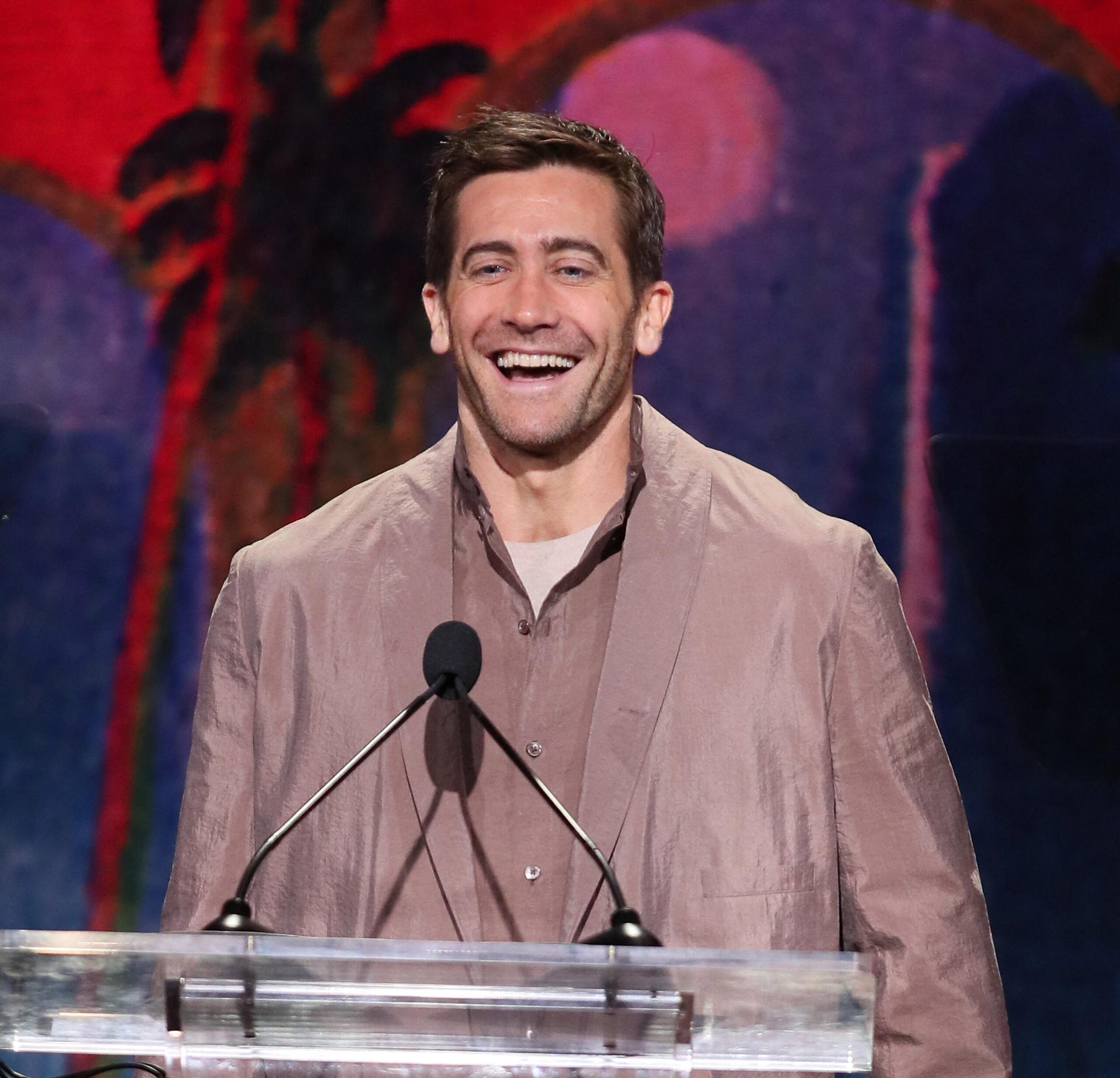 Jake Gyllenhaal’s Dad, Stephen, Files For Divorce From Wife Of 11 Years