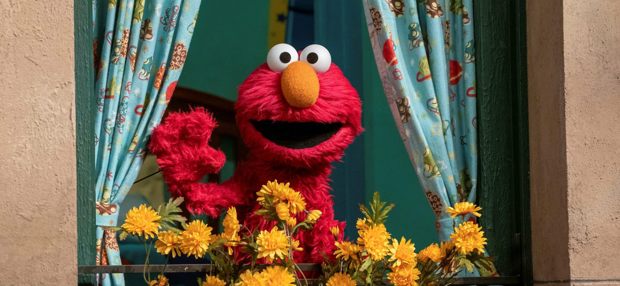 ‘Sesame Street’ Feud Between Elmo And Zoe Kicks Off 2022