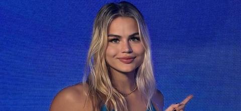 Paraguayan Swimmer Luana Alonso Bares Abs In Bikini Shower