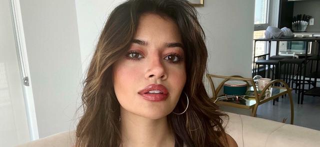 Kayla Carter Strikes A Pose In A Lacy Brown Bra