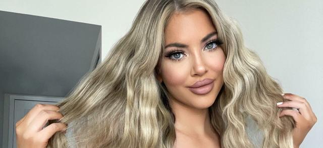 Sophia Pierson Is 'Glowing' In A Stunning Gold Dress