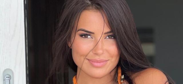 Rachel Bush Is 'Back' In G-String And Thigh-Highs