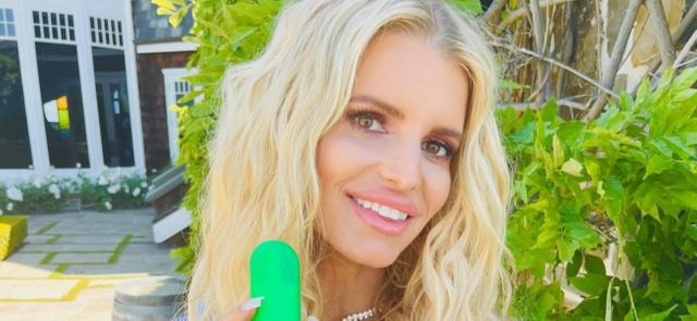 Jessica Simpson Stuns In Skimpy Swimsuit On Mexico Beach