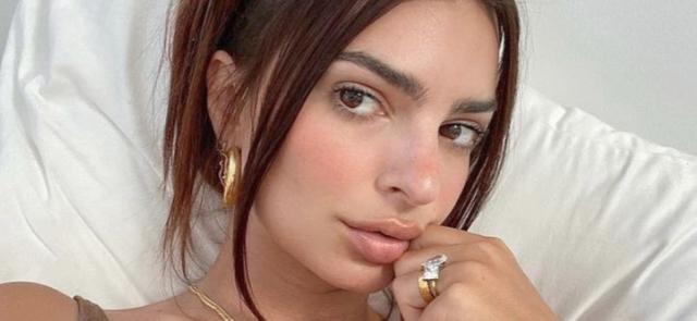 Emily Ratajkowski Shows Off Donuts Appetite In String Bikini