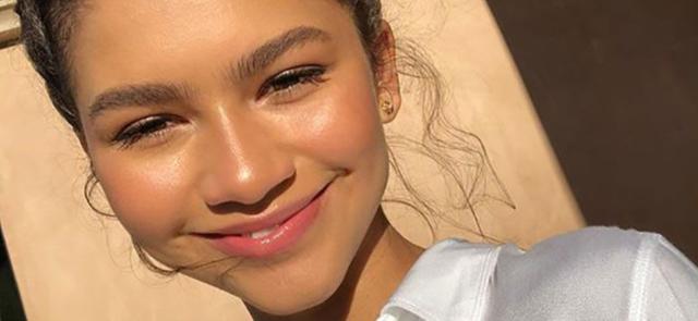 Zendaya Smiling In Perky Braless Top Is A '10'