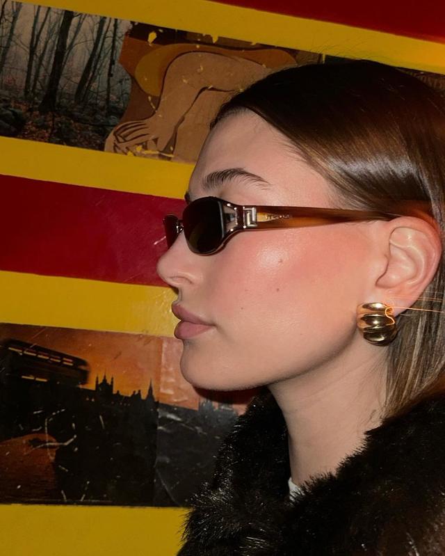 Hailey Bieber Shows Off New Daring Bob Haircut