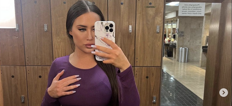 Maralee Nichols Shares Throwback Pictures Of Pregnancy