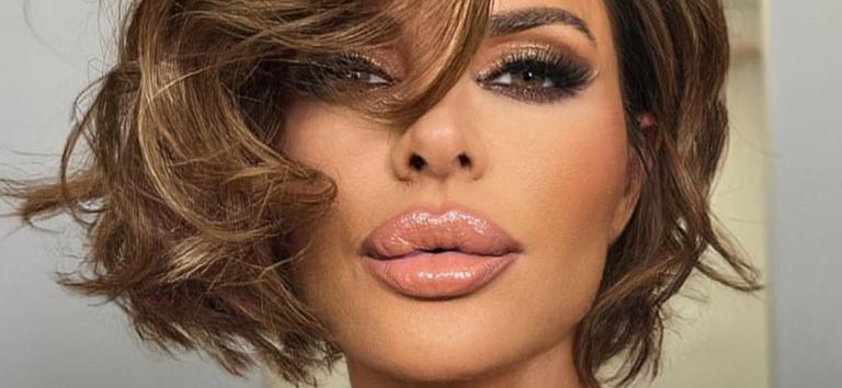 Lisa Rinna 'Looks Amazing' In Cowgirl Bikini On Sunny Lake Day