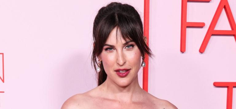 Scout Willis Proves She Hates A Bathing Suit With Topless Snap