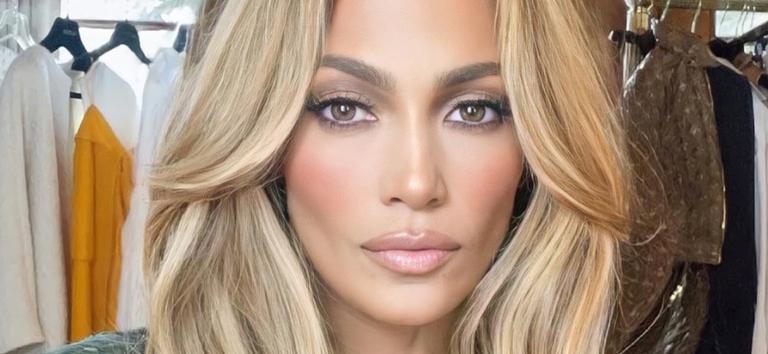 Jennifer Lopez Cooking Snack While Braless Shows 'Too Much'